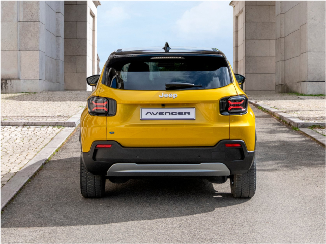 Jeep® Avenger Electric Hybrid Car Gallery | Jeep® UK