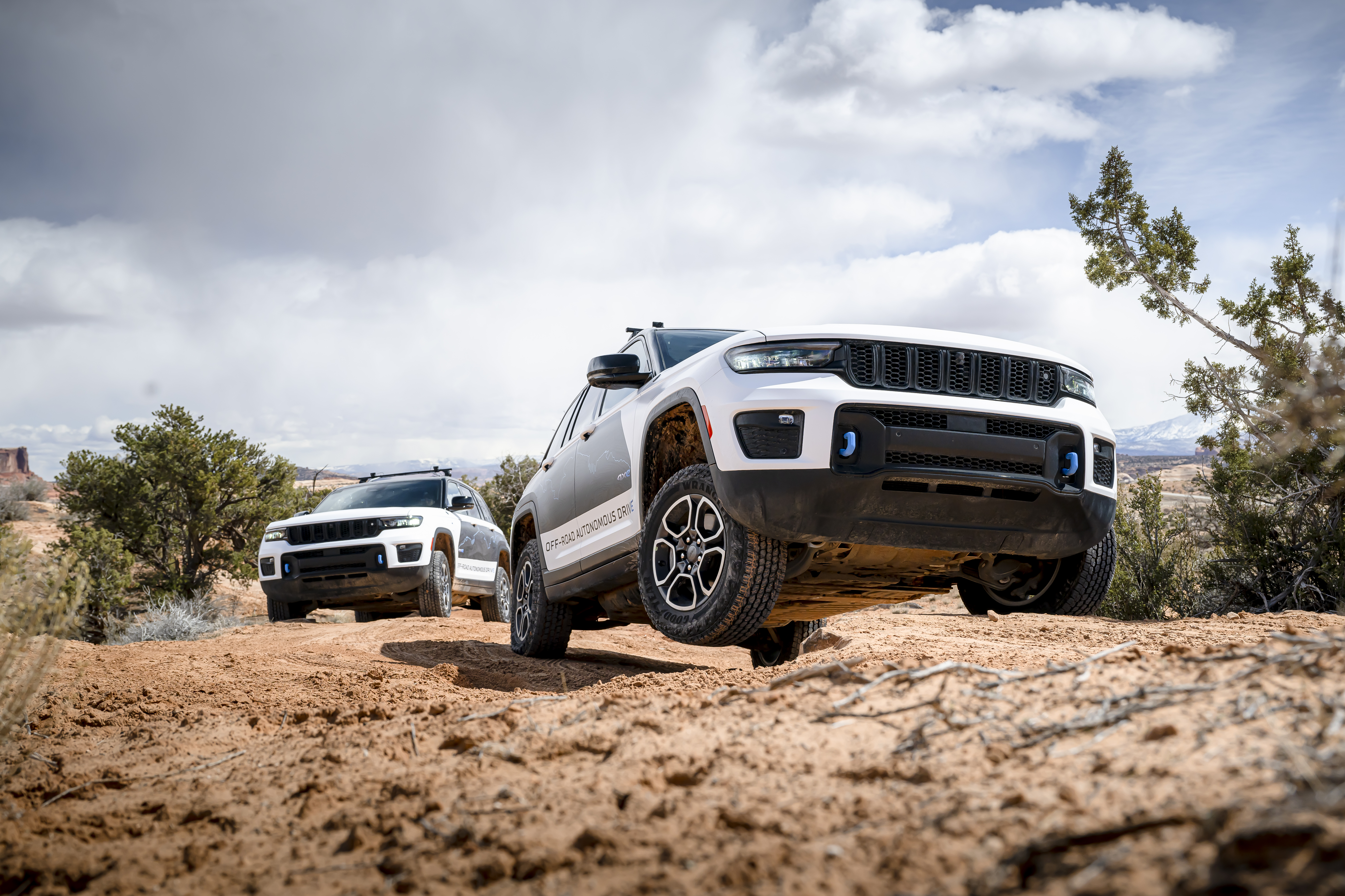 Jeep® AI & Autonomous Off-Road Driving Technology